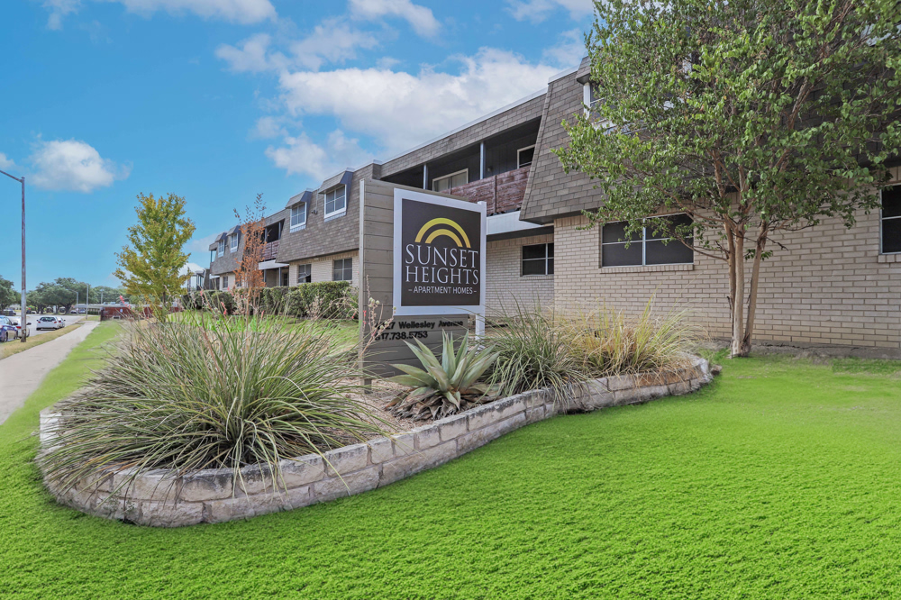 Sunset Heights Apartments | Fort Worth, TX | (817) 738-5753